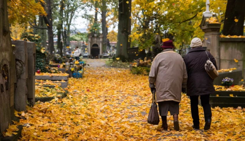1 listopada to Dzień Wszystkich Świętych. Co to za święto? Skąd się ...